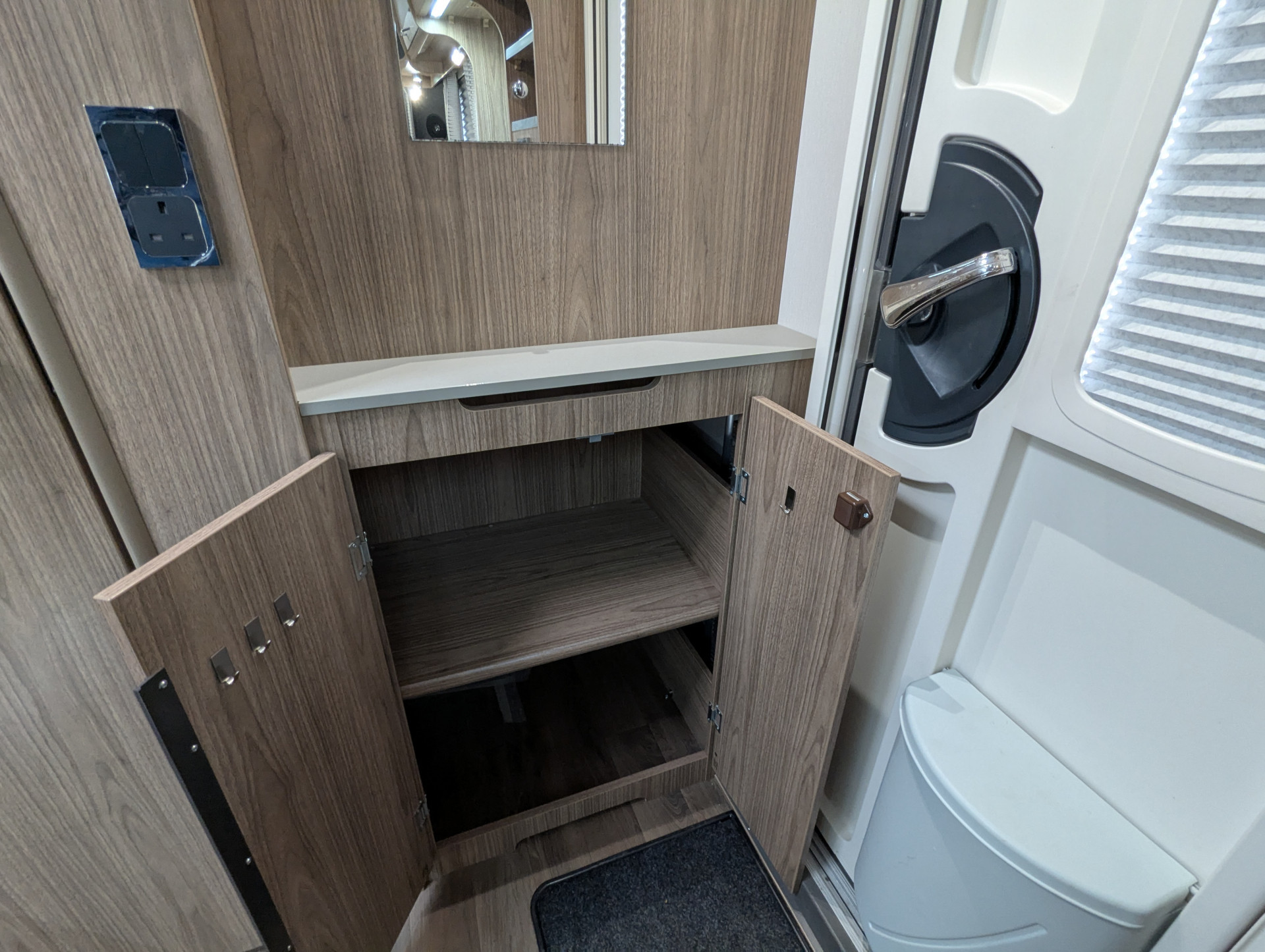 Coachman VIP 460 | Spinney Warwickshire